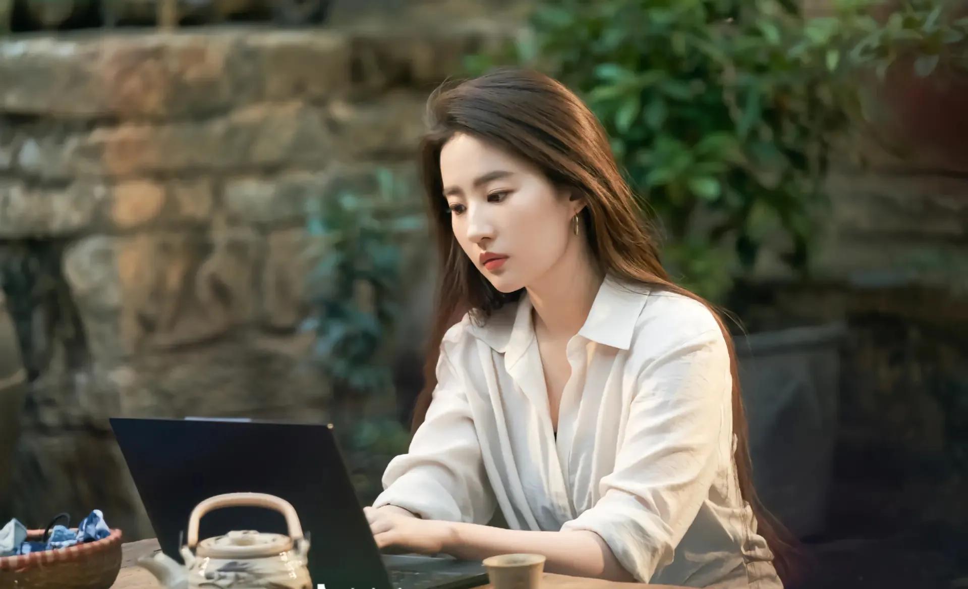 Liu Yifei Is Really The Only One I Will Watch Dramas For People Imedia