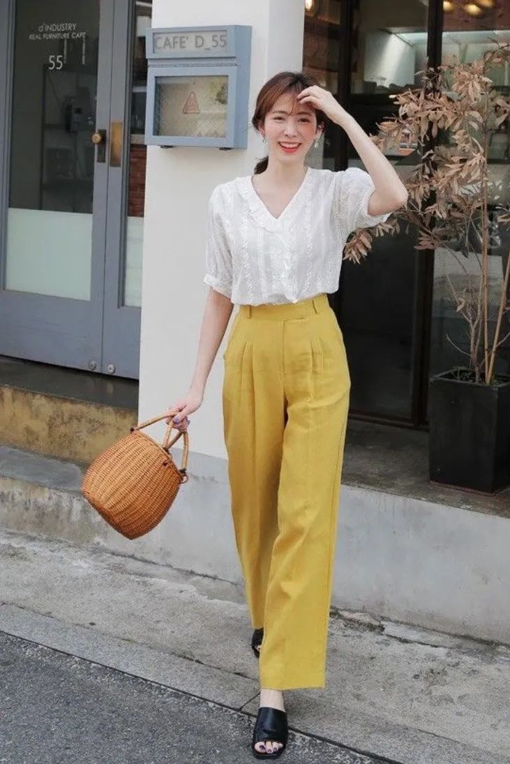Wear "short top + high-waisted pants" in summer to make you look taller ...
