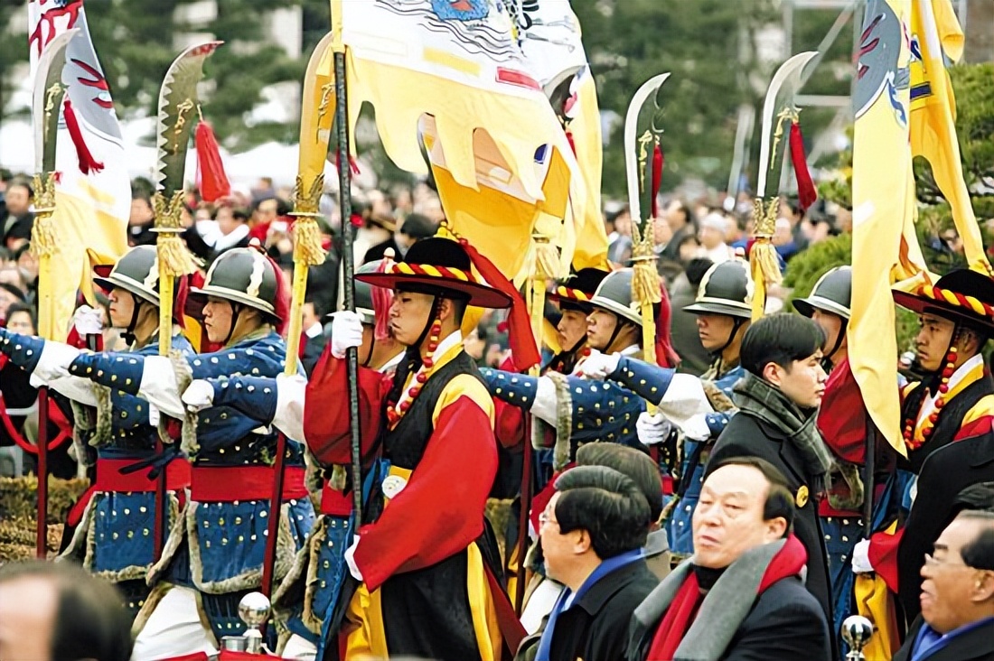 Comparing the founding monarchs of the Joseon Dynasty and the Ming ...