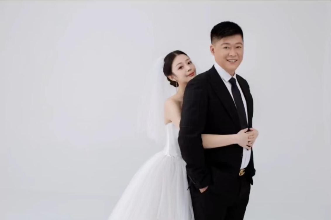 Xie Yongqiang brought his beautiful wife 12 years younger back to her family in the countryside ...