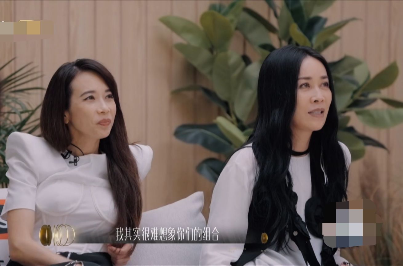 Dou Jingtong sang Fan Xiaoxuan's song list, Naying smiled at her aunt ...