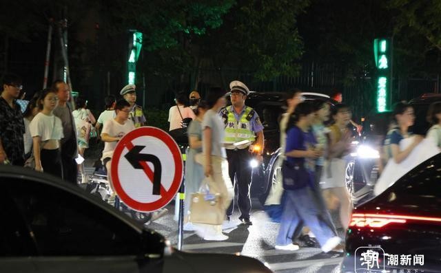 Nearly 50,000 people dispersed in an orderly manner in 50 minutes. Last ...