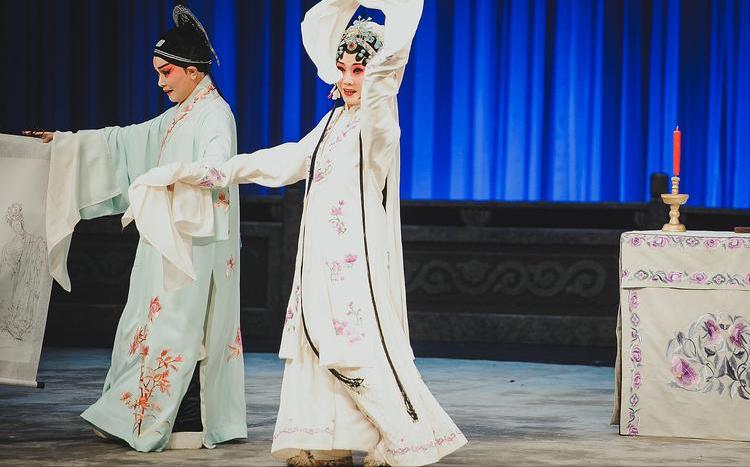 Explore the origin, expression technique and cultural connotation of ...