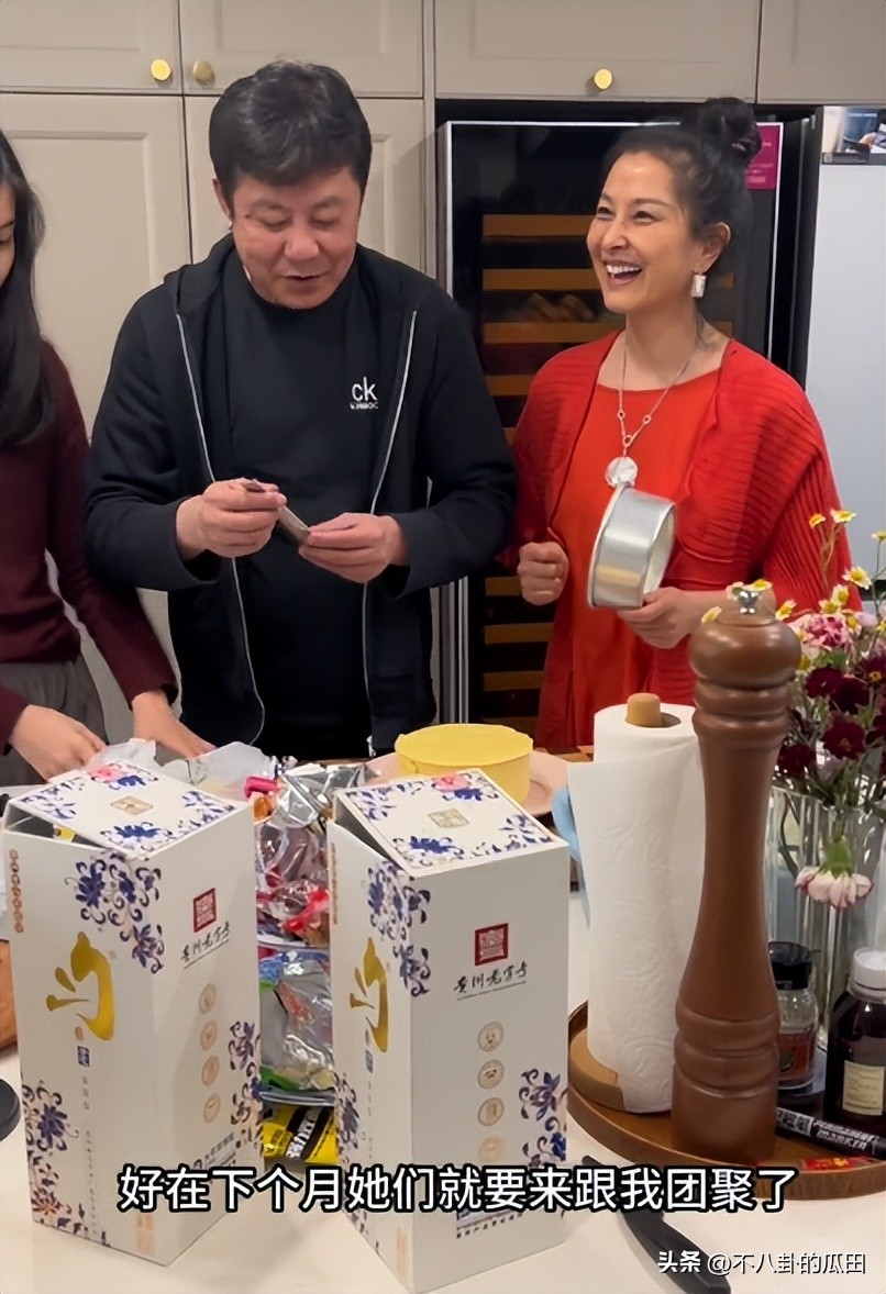 Well-known actor Sun Sihan took his wife and daughter to the United ...