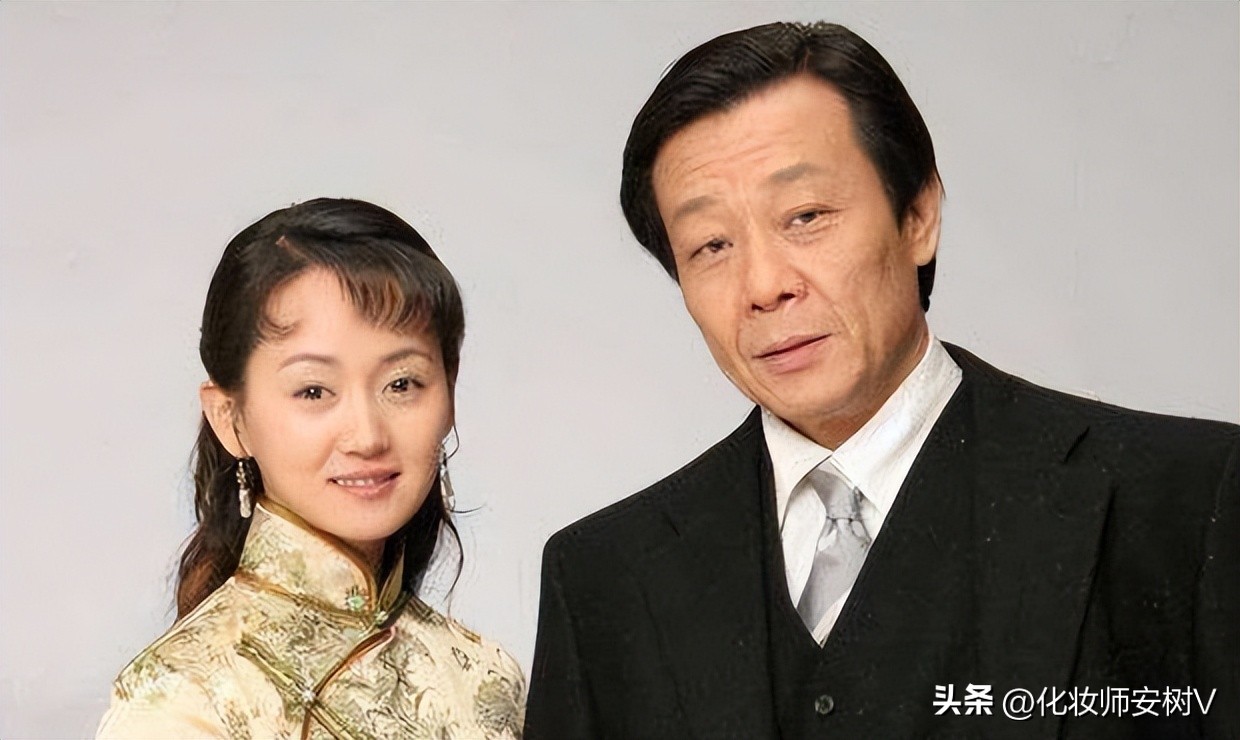 He is a famous Taiwanese actor who brought his lover home and lived ...