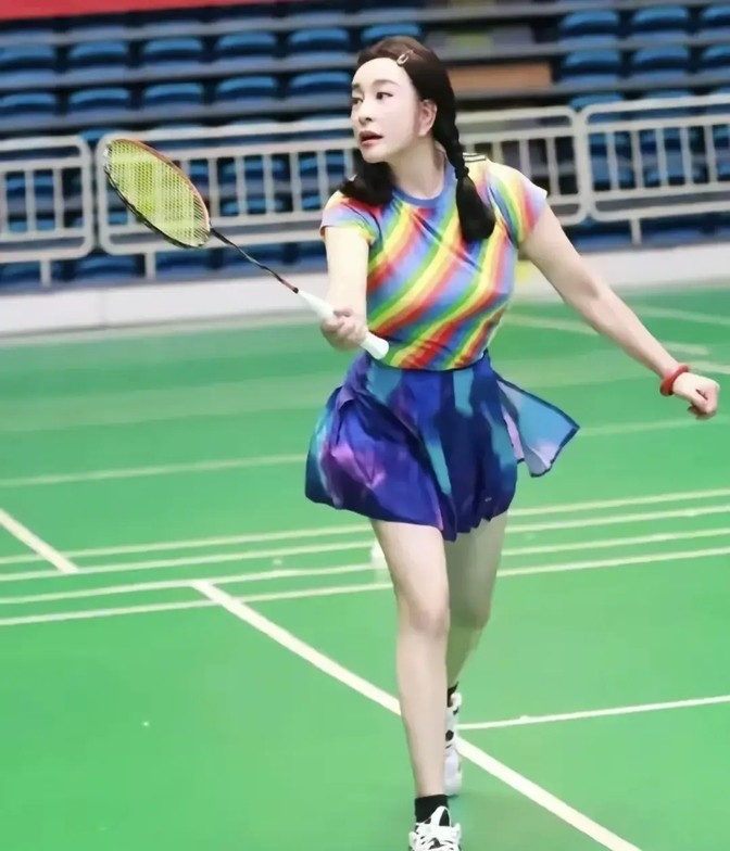 70-year-old Liu Xiaoqing shows off her tennis skills, 74-year-old Wang Weiwei reveals her true ...