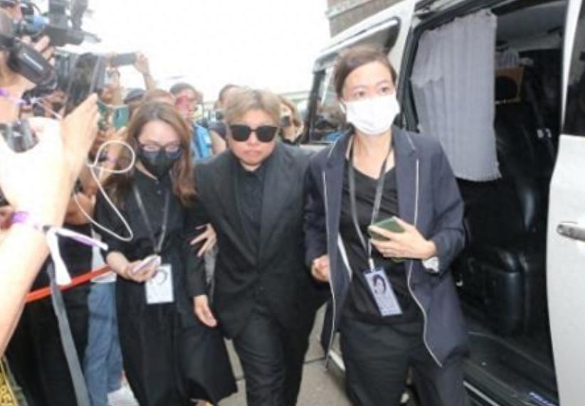 Coco Lee was buried on the 21st! The family moved the ashes to the ...