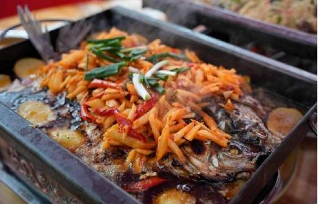 Come to Xuan En's grilled live fish restaurant to eat fish for free ...