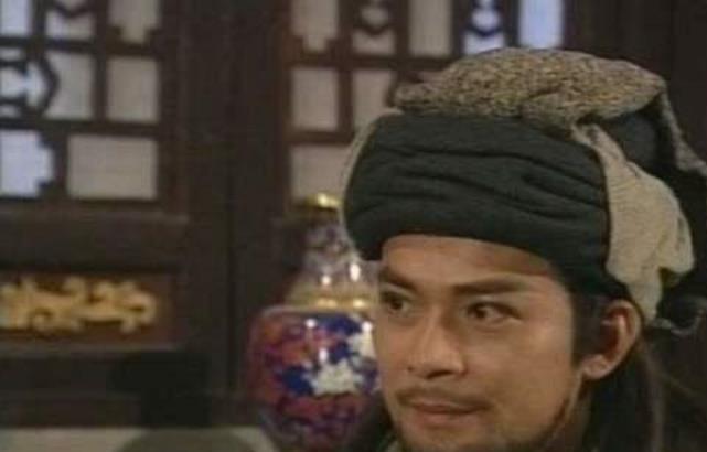 Huang Rihua and Hu Jun ate together, holding a glass of wine and ...