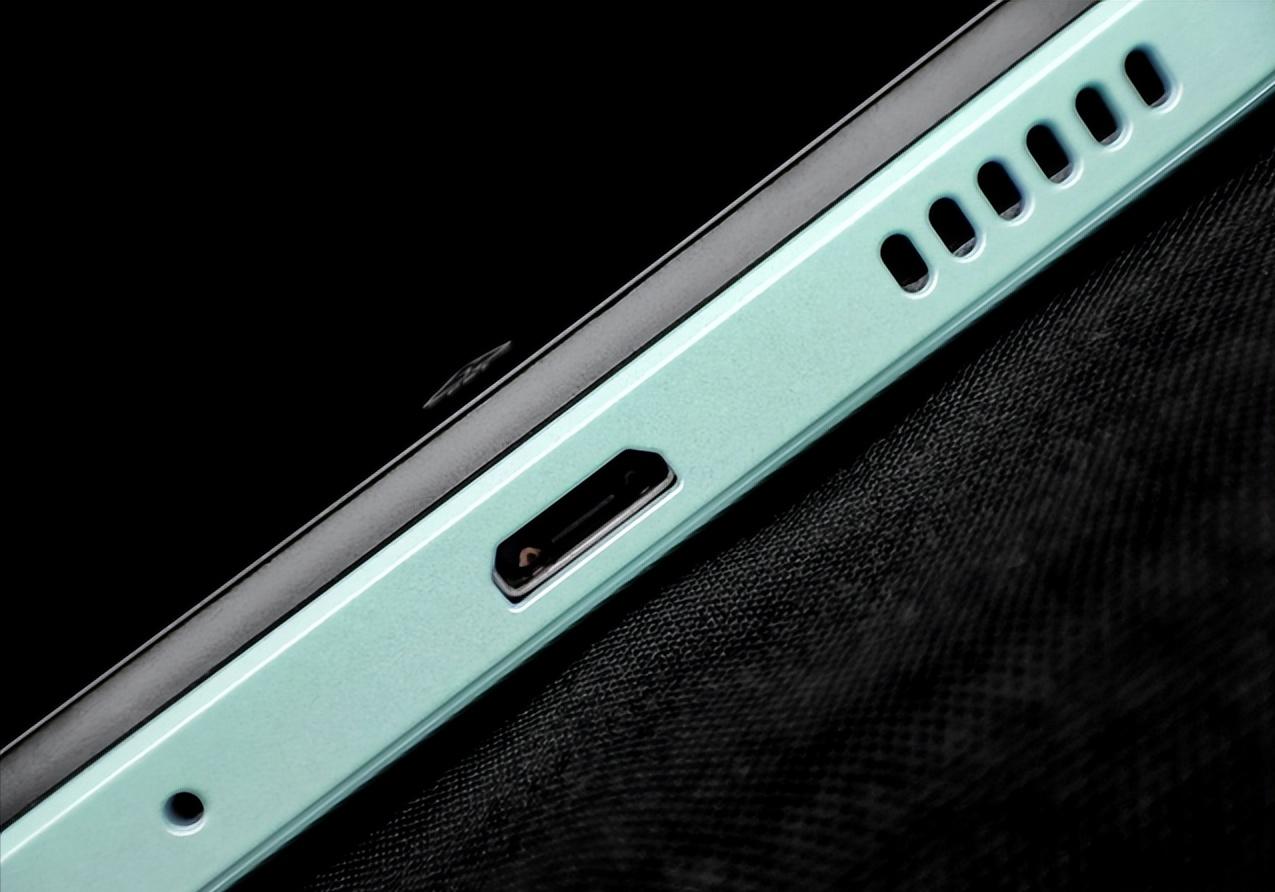 Hundred yuan mobile phone ceiling, long battery life + water drop ...