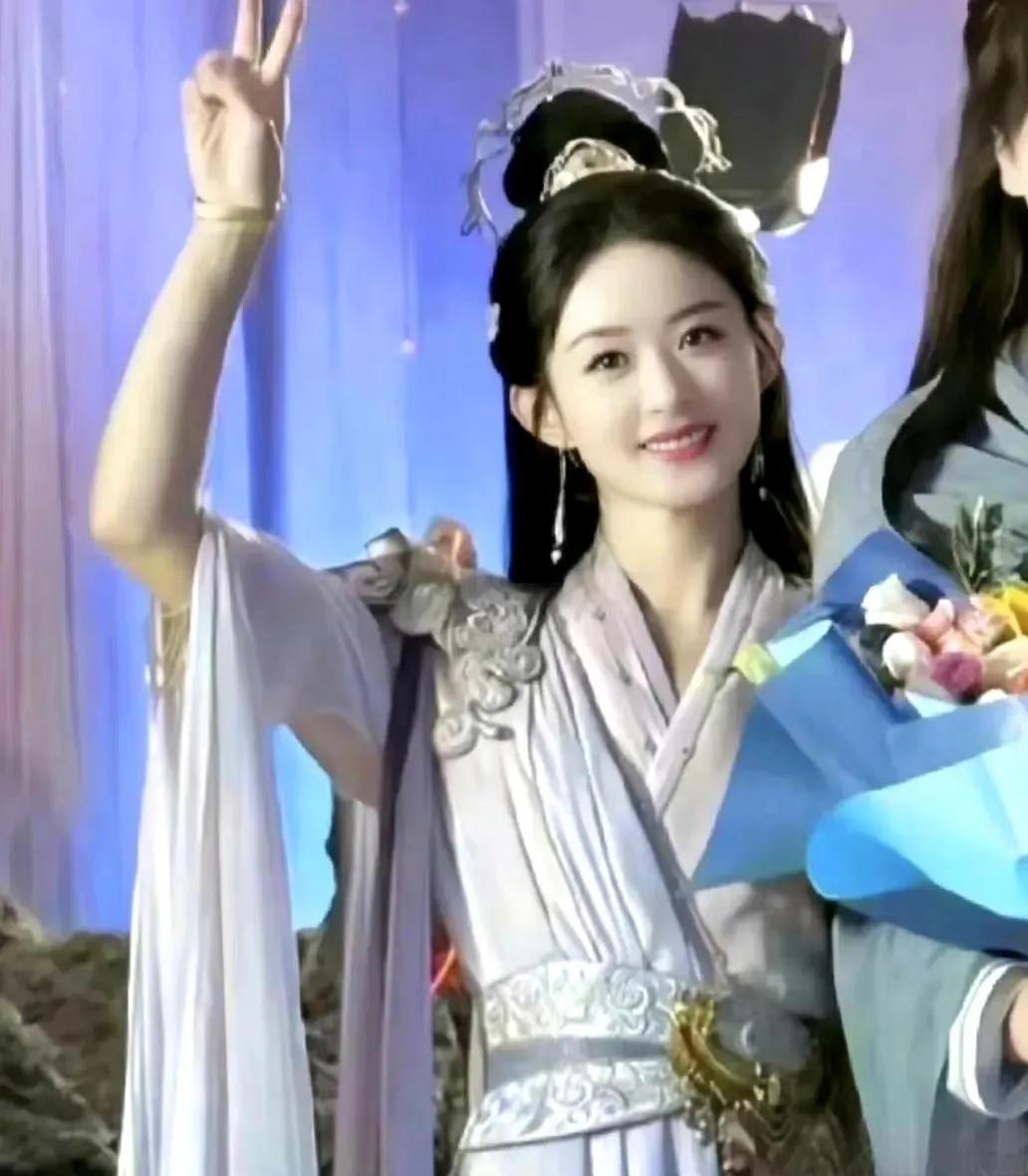 Four phoenix goddesses in ancient costumes, all wearing blue clothes ...