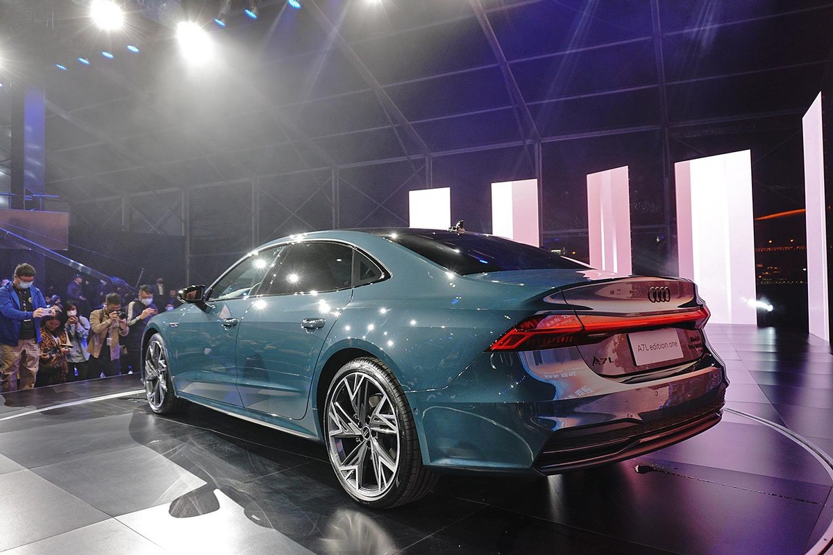 Audi A7L 3.0T power, elegant and violent temperament - iNEWS