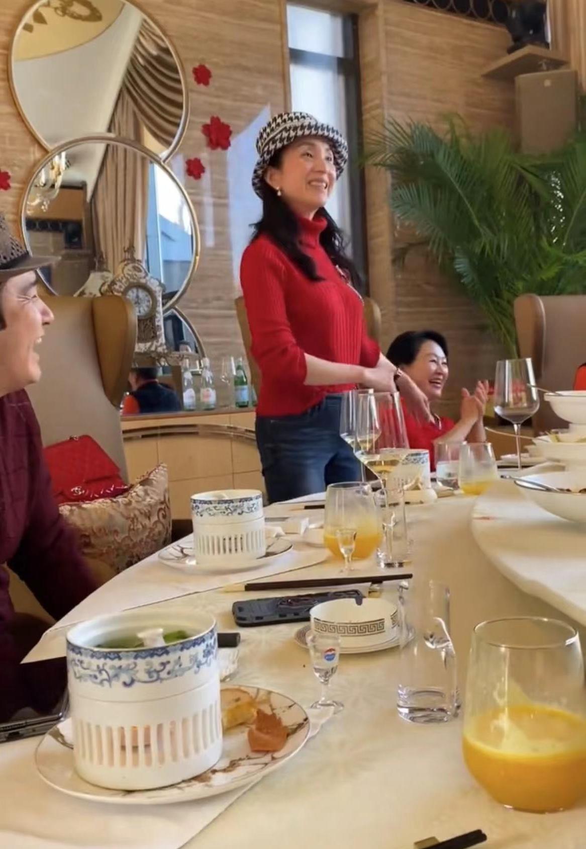 47-year-old Tang Can appeared after disappearing for many years!Singing ...