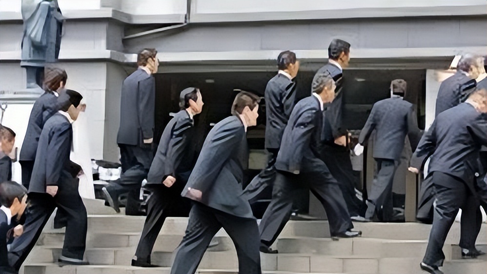 The first Chinese gang, the Fuqing Gang, brutally swept the Japanese ...