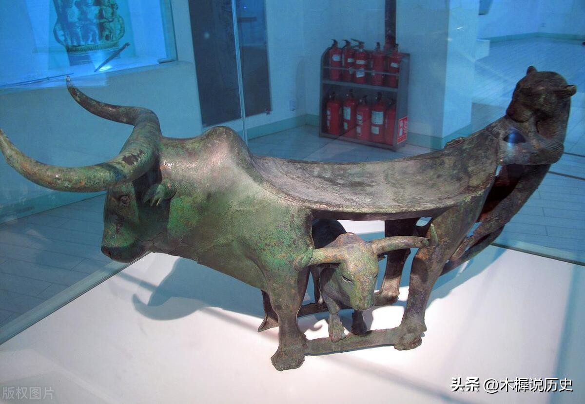 Copper case of ox and tiger: a clever combination of two oxen and one ...