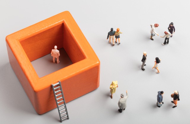 "Why are more and more people choosing to socialize offline?" - iMedia