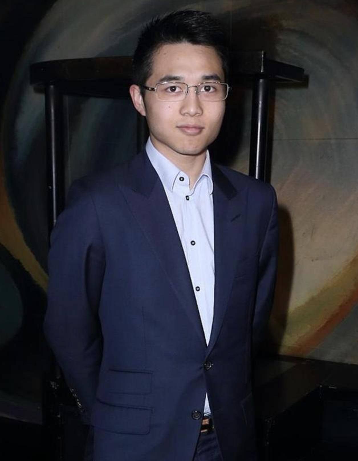 Gambling king's son He Youheng made his first film, Angel Leung ...