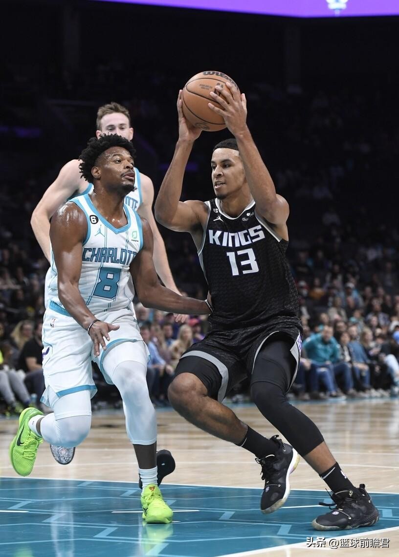 The basket is crooked!Murray made only 5 of 15 shots!12 points, 4 ...