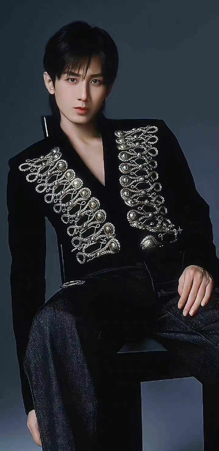 Cheng Yi took a side-by-side photo, the autumn atmosphere is full of ...