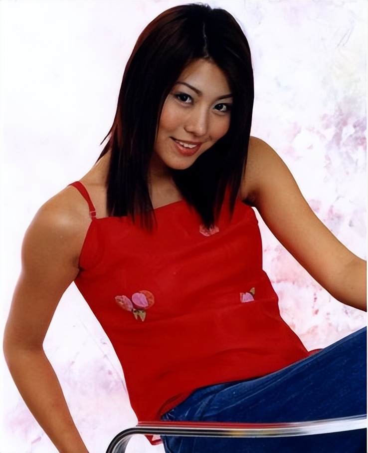 The model champion entered the industry, and cooperated with Lu Yi and Lin Xinru to become ...