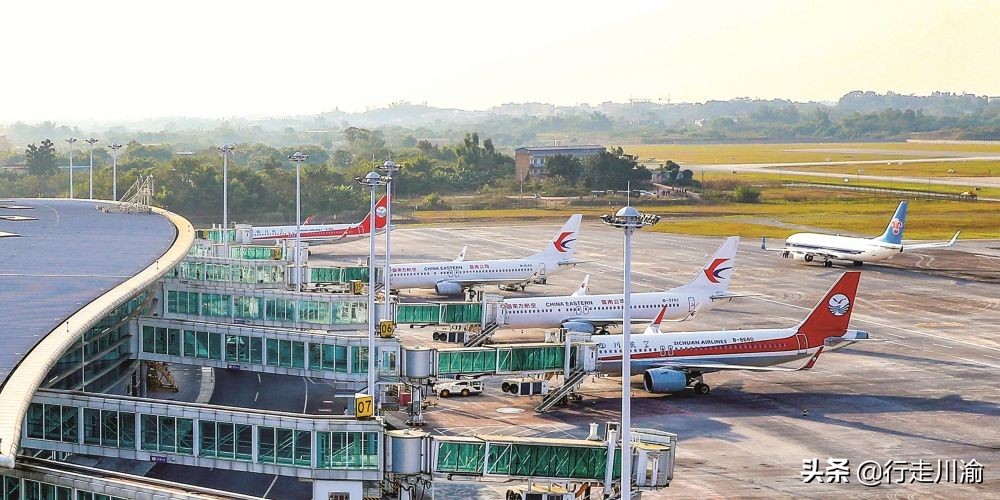 Why is the passenger flow of Luzhou Yunlong Airport the third highest ...