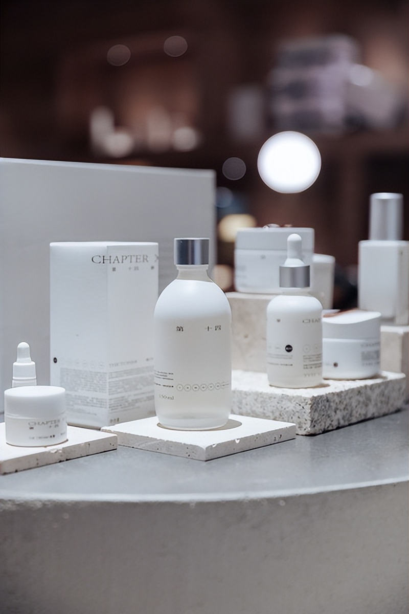 Chapter 14 Entered an offline buyer store for the first time, sharing ...