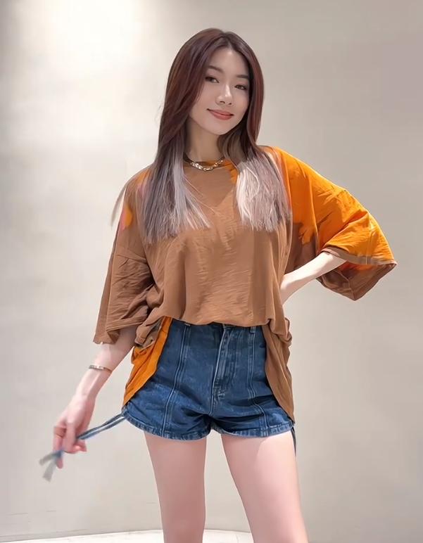 Cheng Xiaoyue bleached and dyed her new hair color, suspected of ...