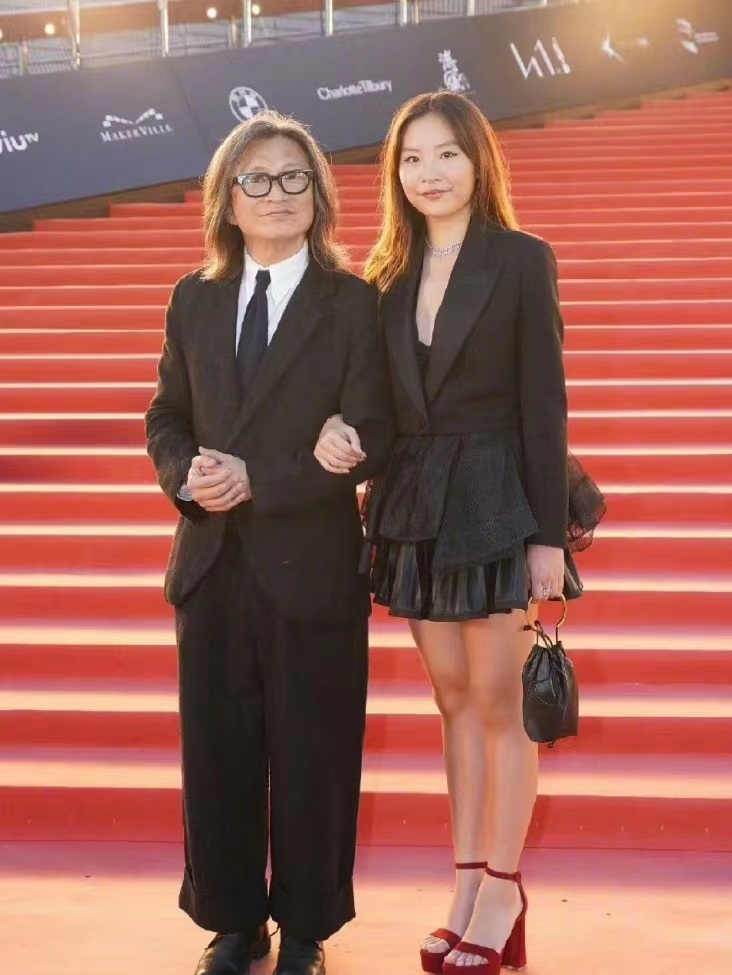 Wu Junru and Chen Kexin's daughter Chen Shizhi officially debuted, her appearance was hotly ...