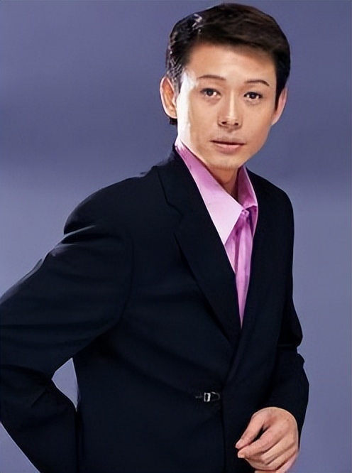 Once a famous host, he was in love with Dong Qing for six years. At the ...