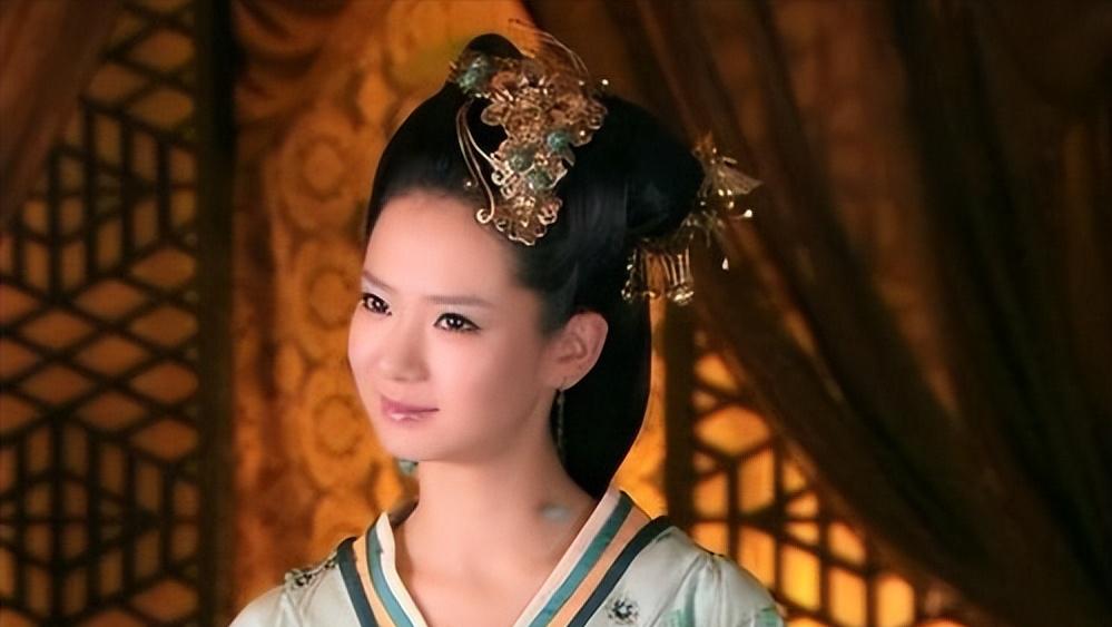 The first princess in history who raised a male pet, turned her adopted ...