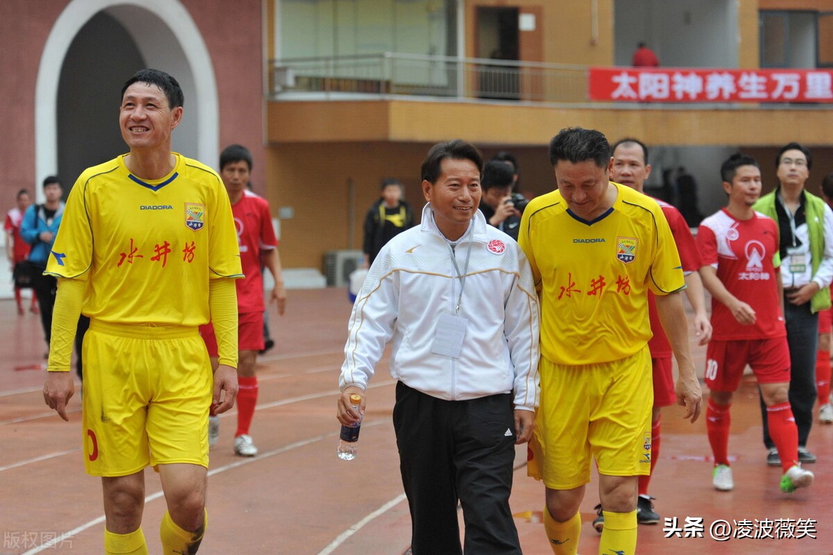 A different kind of "Soldiers and Horses Showdown"! The teams coached ...