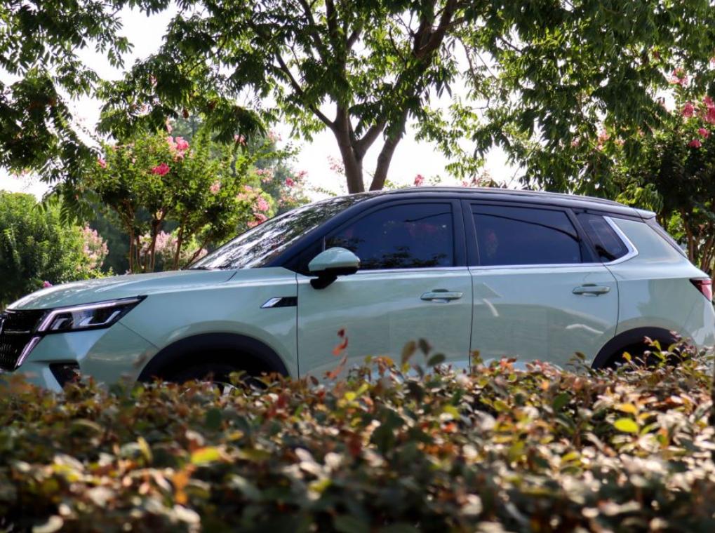 With a wheelbase of 2.75 meters and a battery life of over 1,100 ...