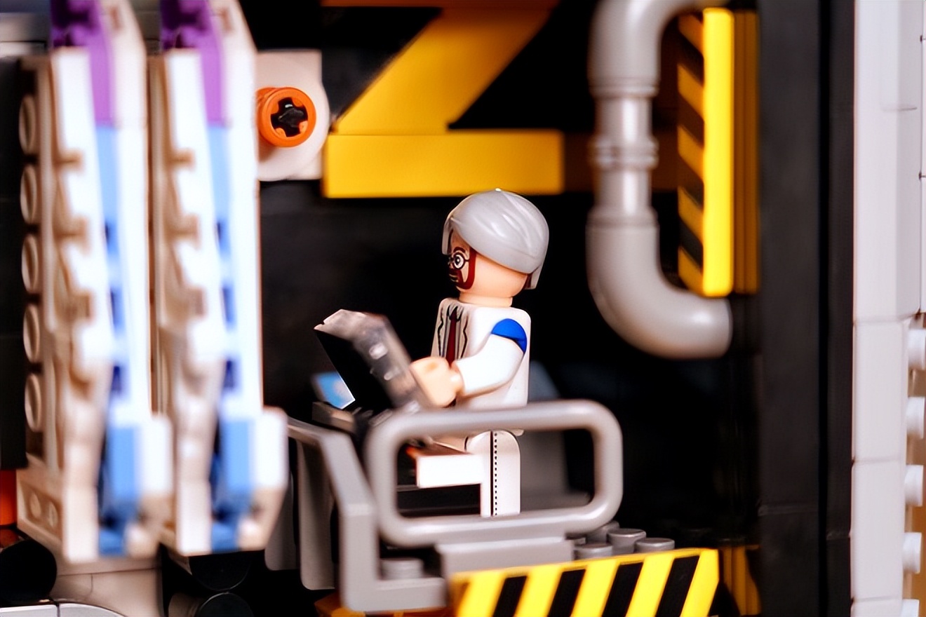 Have you seen the RTX4080 building block computer?iGame limited edition ...