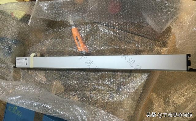 What are the functions and features of the EMG linear light source ...