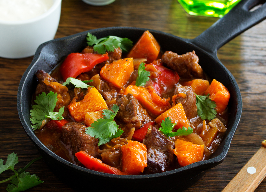 Foreign Cuisine: How to Make Goose Stew in Iron Pot - iNEWS