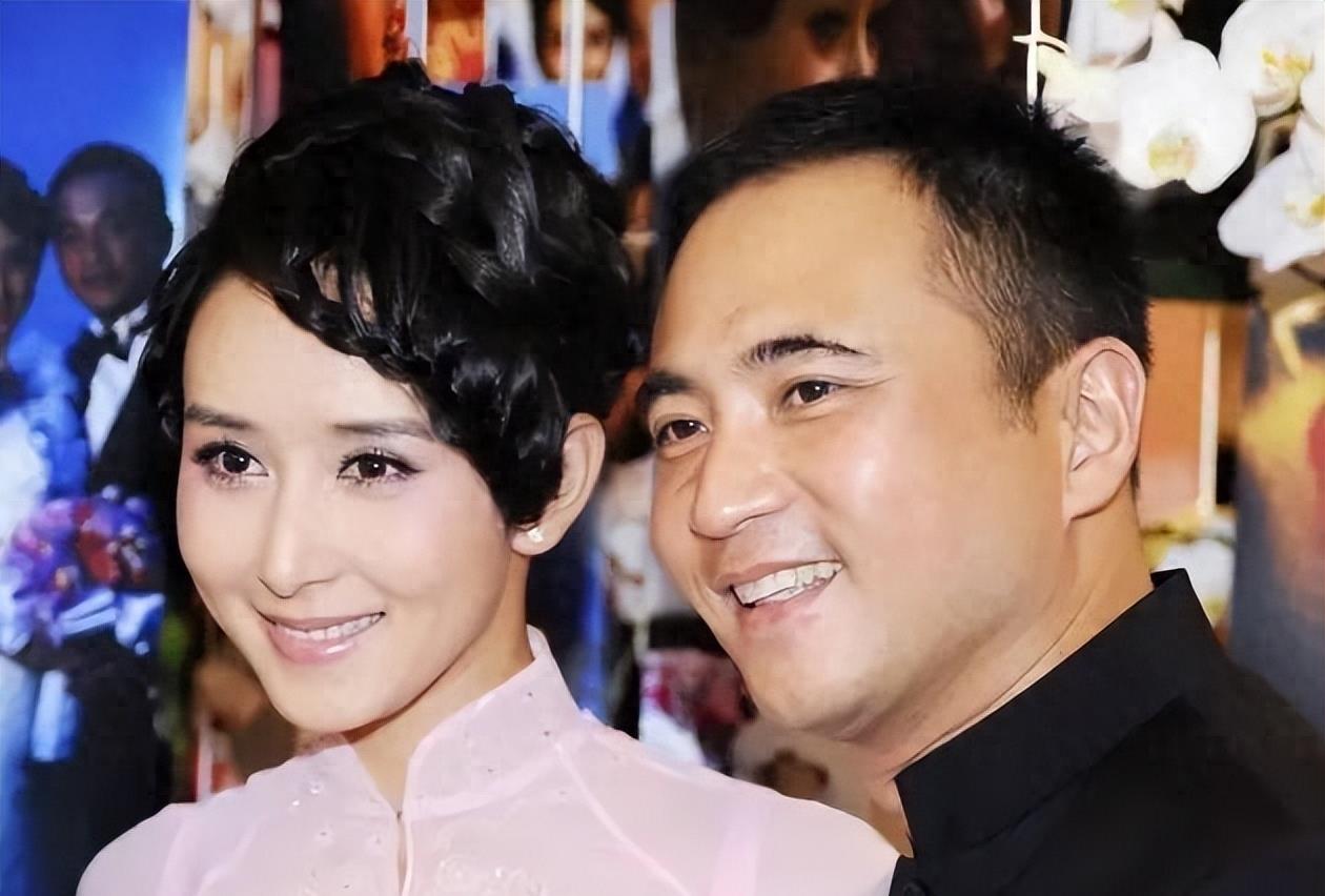 Hu Jing married into a wealthy Malaysian family. Her husband chose to ...