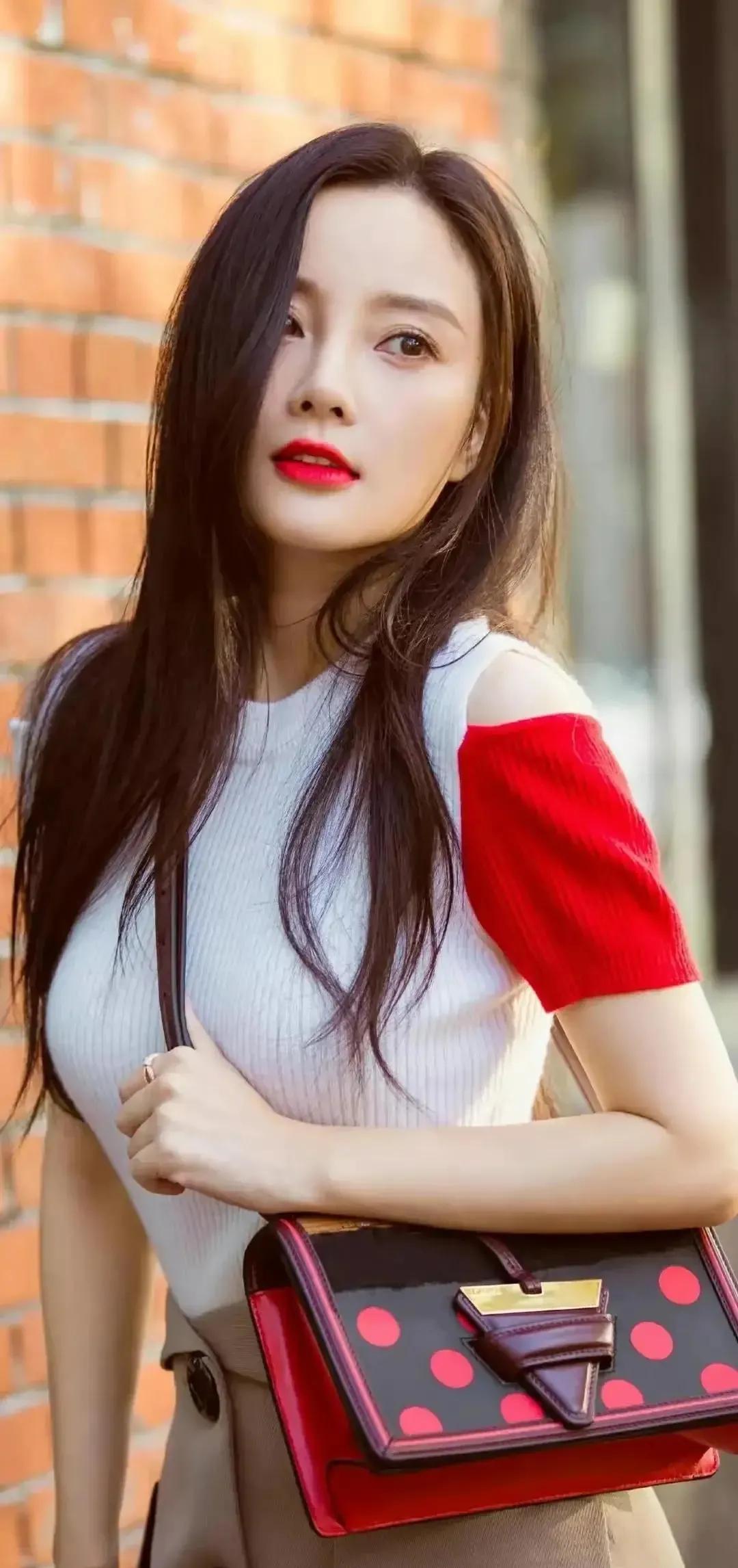 Li Xiaolu is really a hot mom, her photo is very charming and beautiful - iMedia