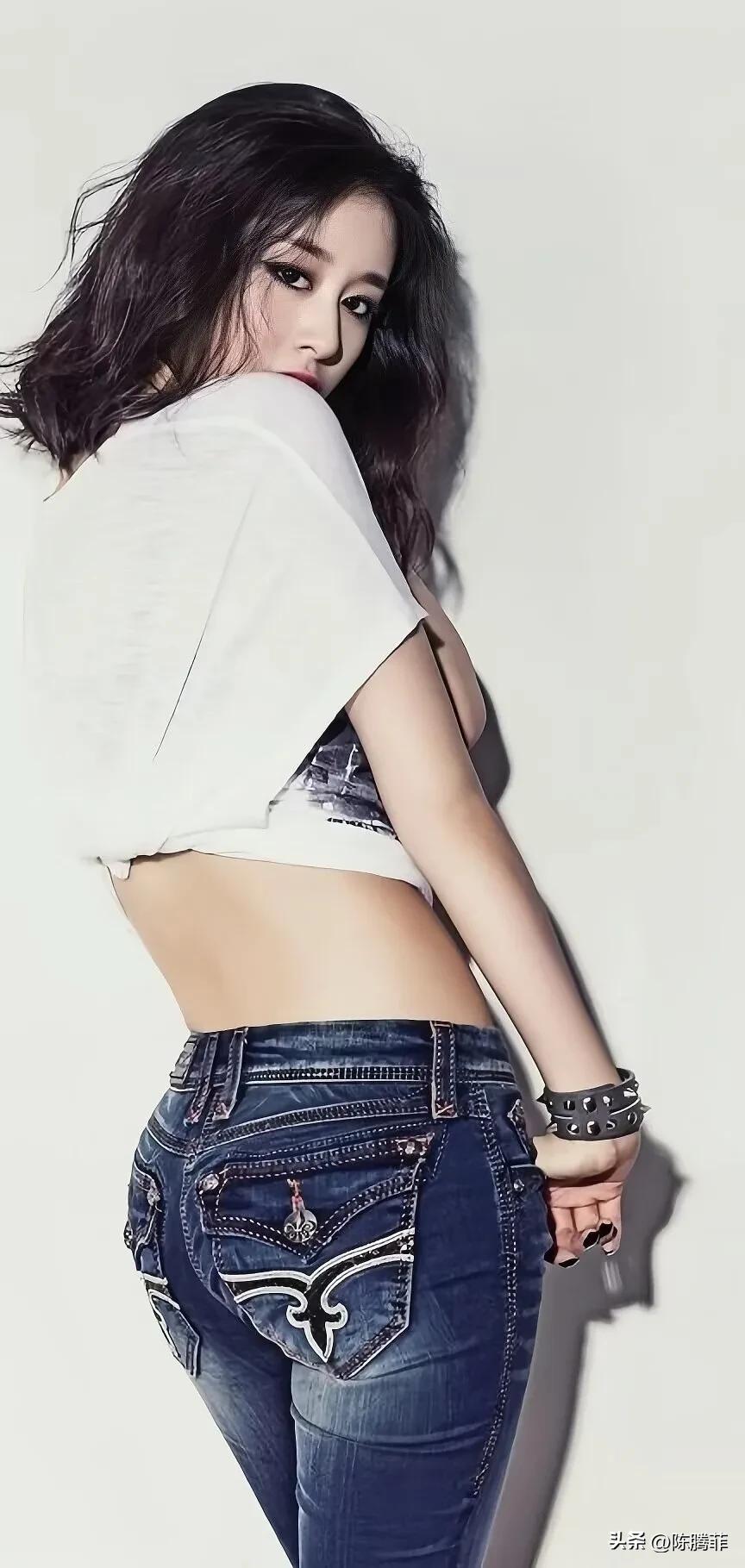 Park Ji-yeon stunning photo - iNEWS