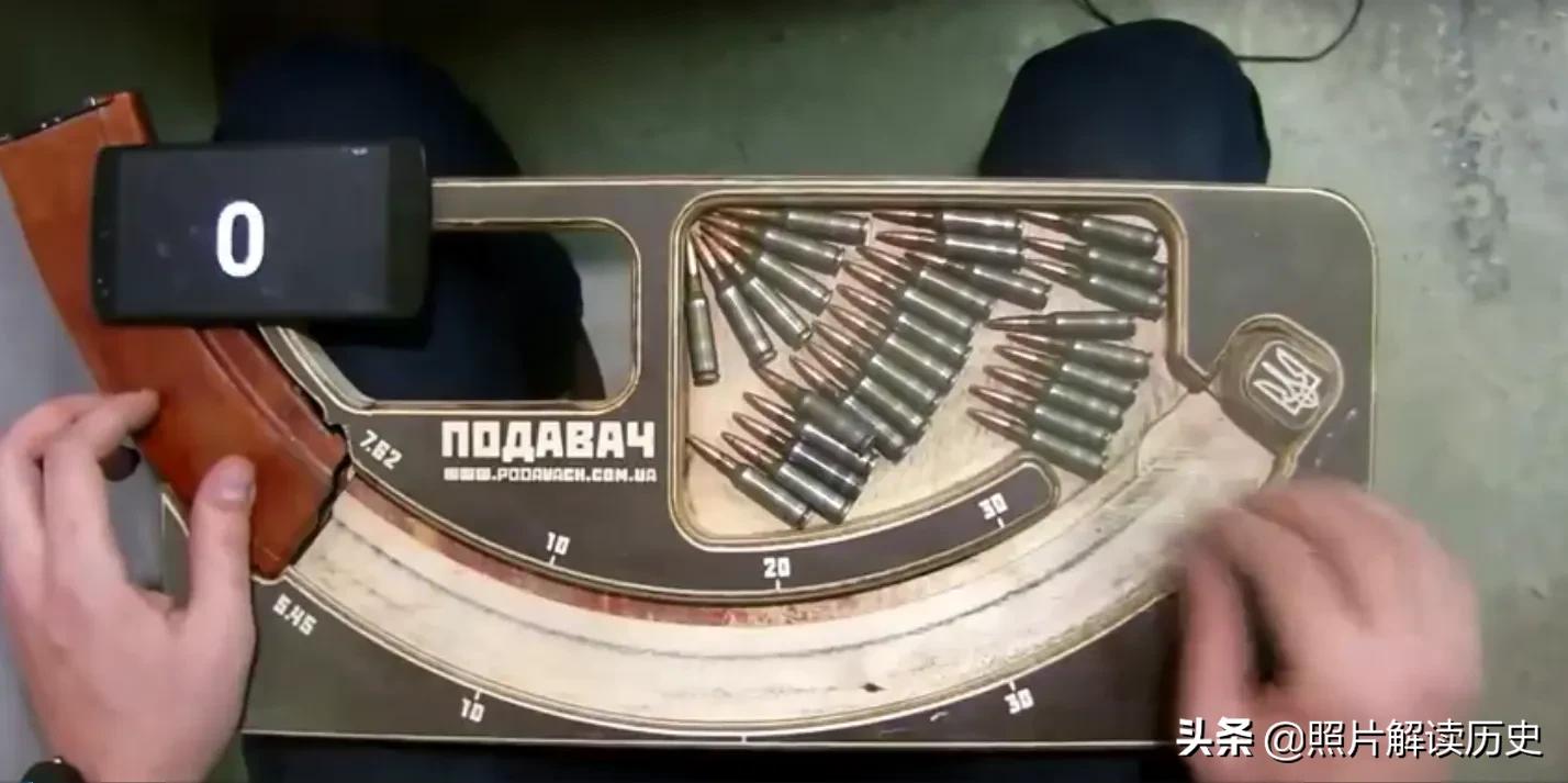 In the war, soldiers run out of bullets, how to quickly reload the ...