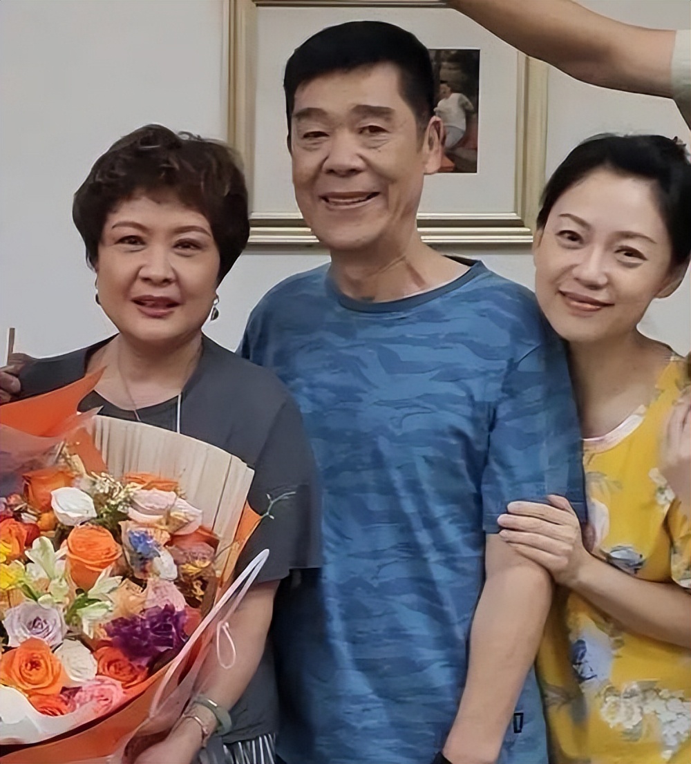 "Model couple" Su Zhidan and Ding Ling in "Migrant Wives Local Husbands ...