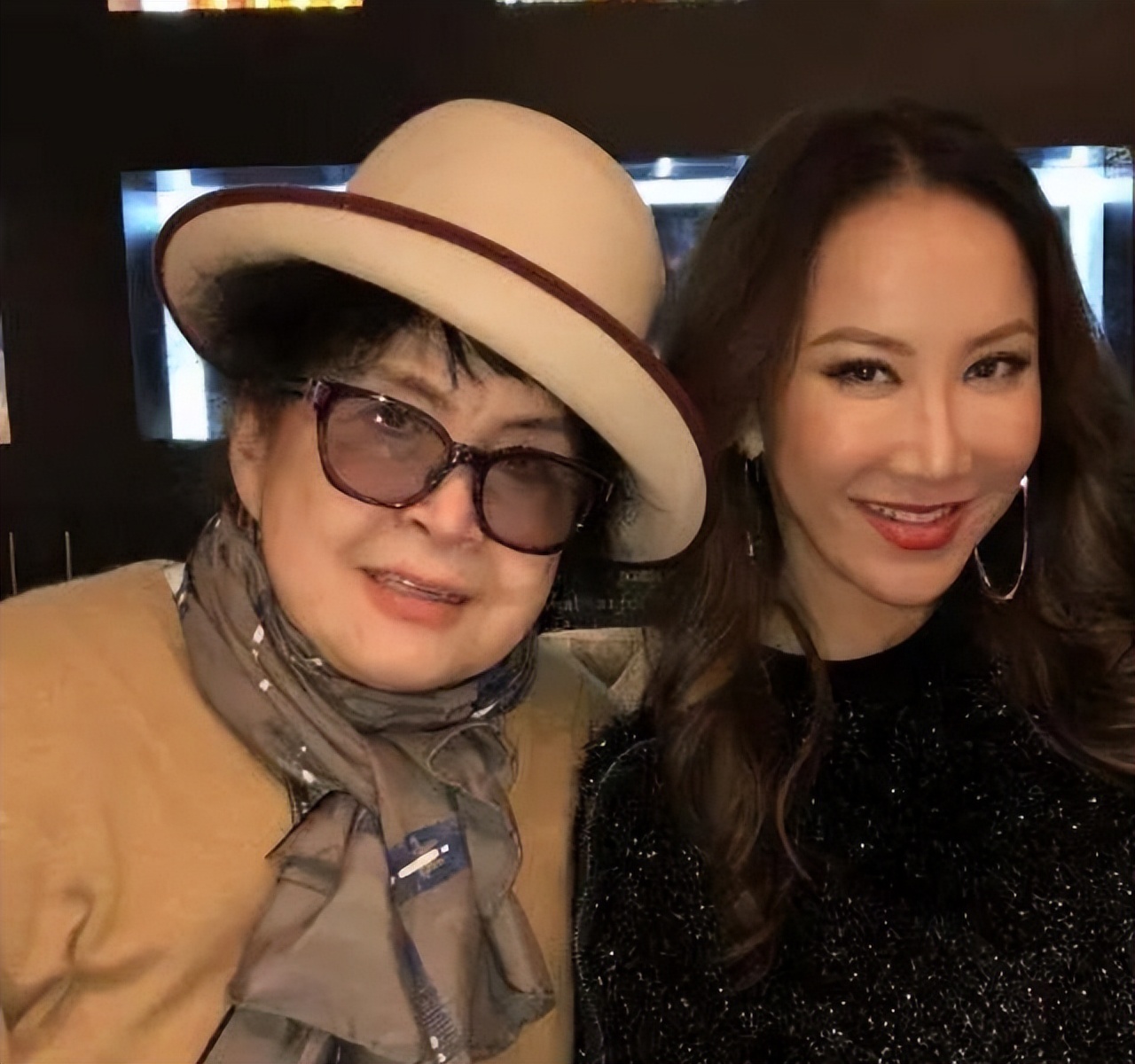 Intimate photo of Coco Lee, sister Li Qiulin, Li Silin and mother - iMedia