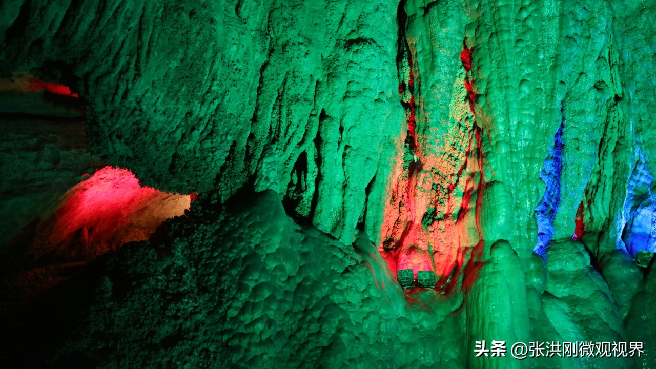 In the scorching summer, you can travel through the Longlin Palace in ...