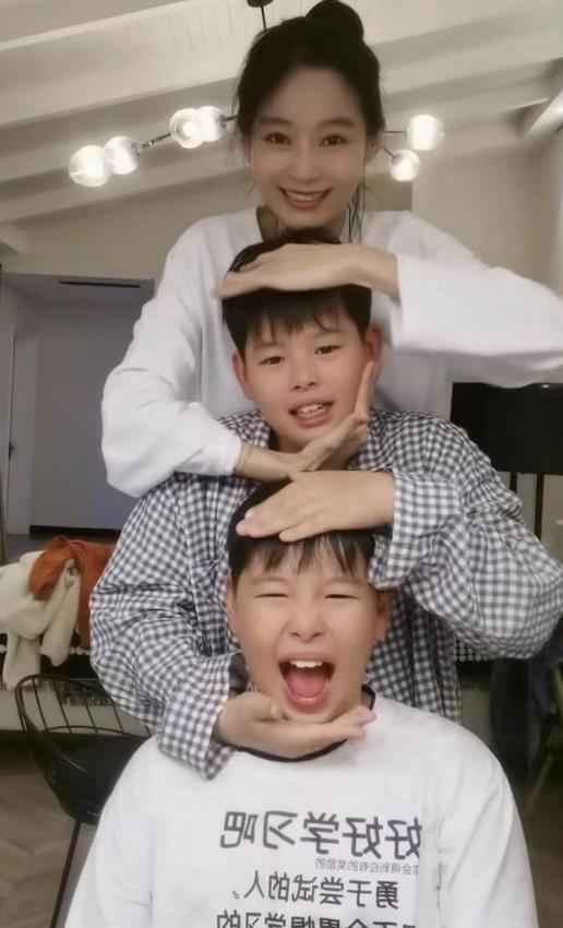 Wang Yuanke and Wang Yu celebrated the twin sons' birthdays together ...