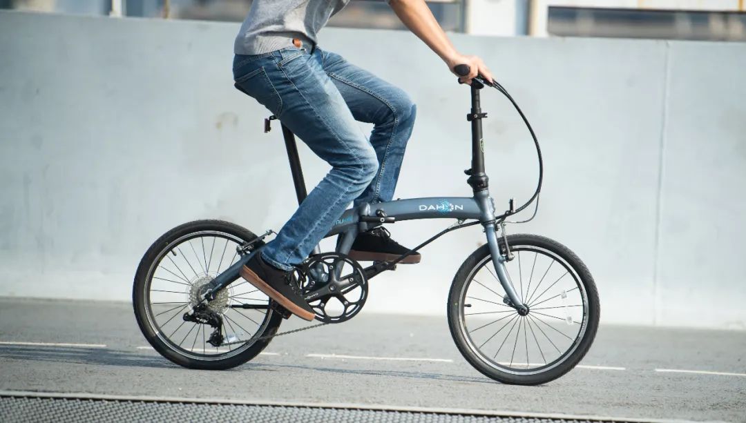 Sports meets art! DAHON MU D9 "PAA093" "Dolphin Frame" Folding Bike ...