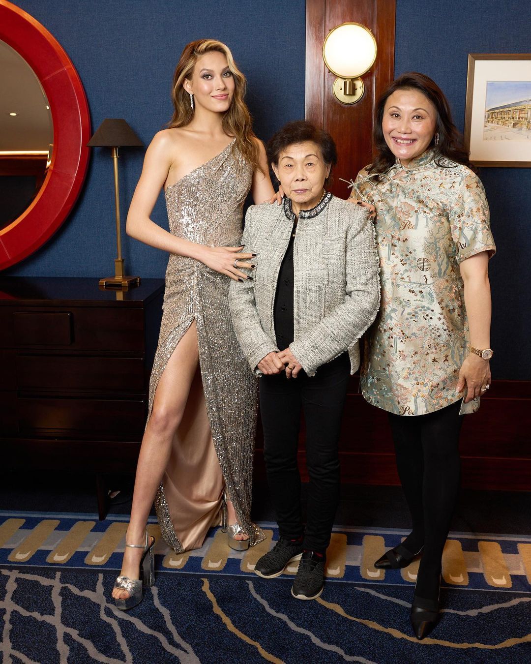 Gu Ailing posted a group photo of the three of her family!The 58-year ...