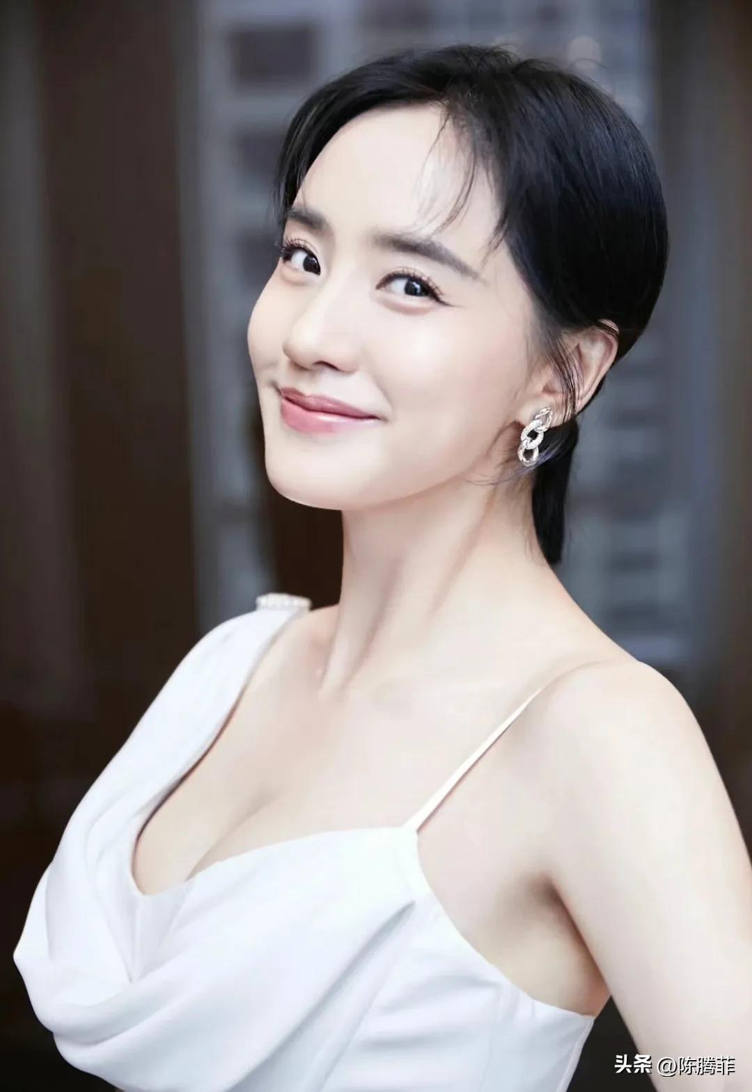 Wang Zhi is gentle, sweet, glamorous and moving! - iNEWS