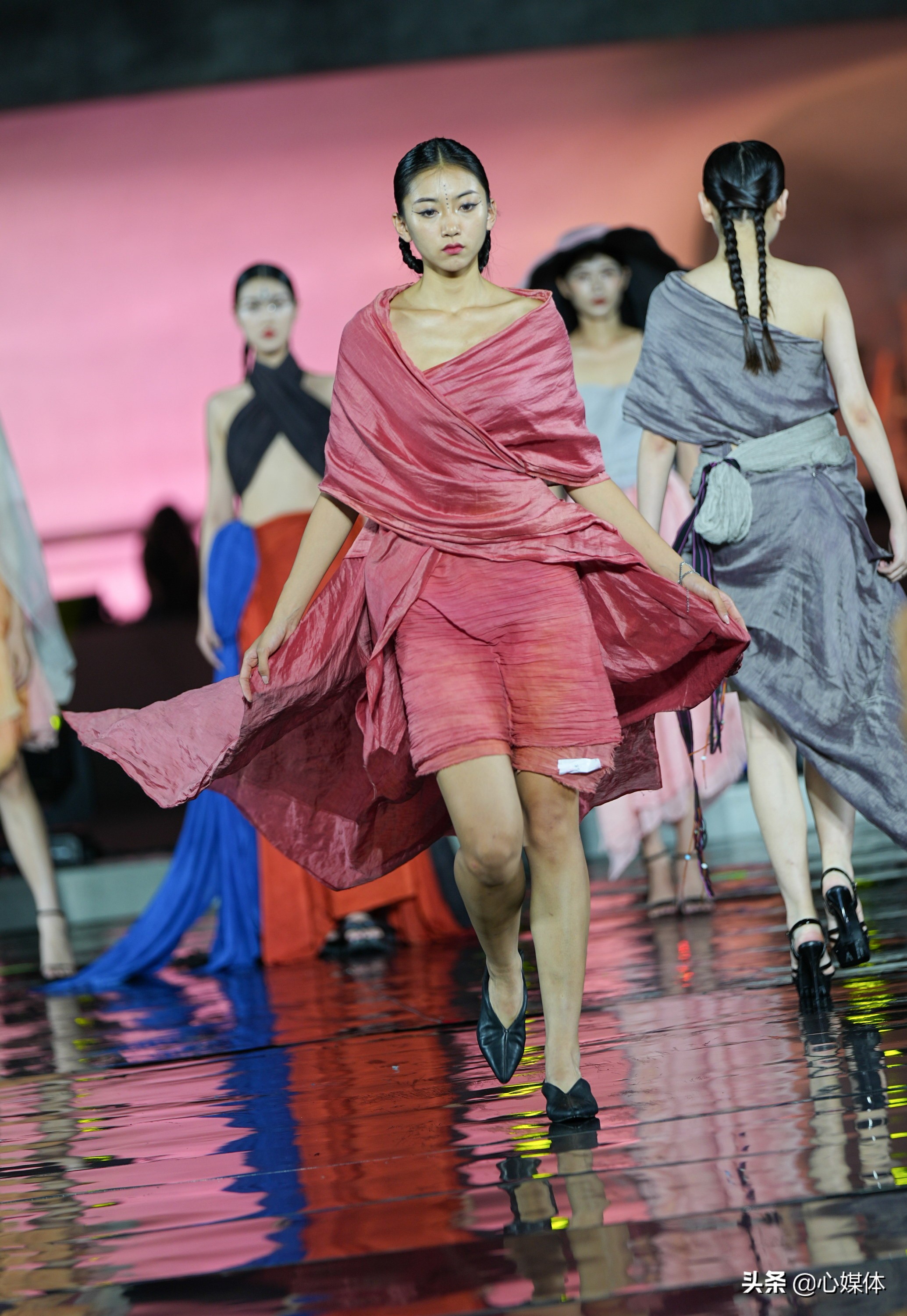 Hainan: Splendid World Culture Week - iNEWS