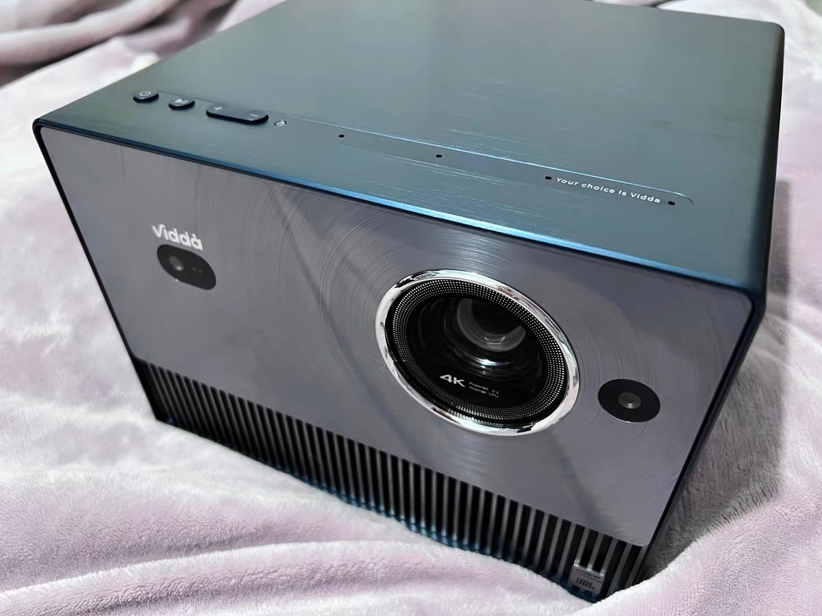 With this three-color laser projector, the family atmosphere is more ...