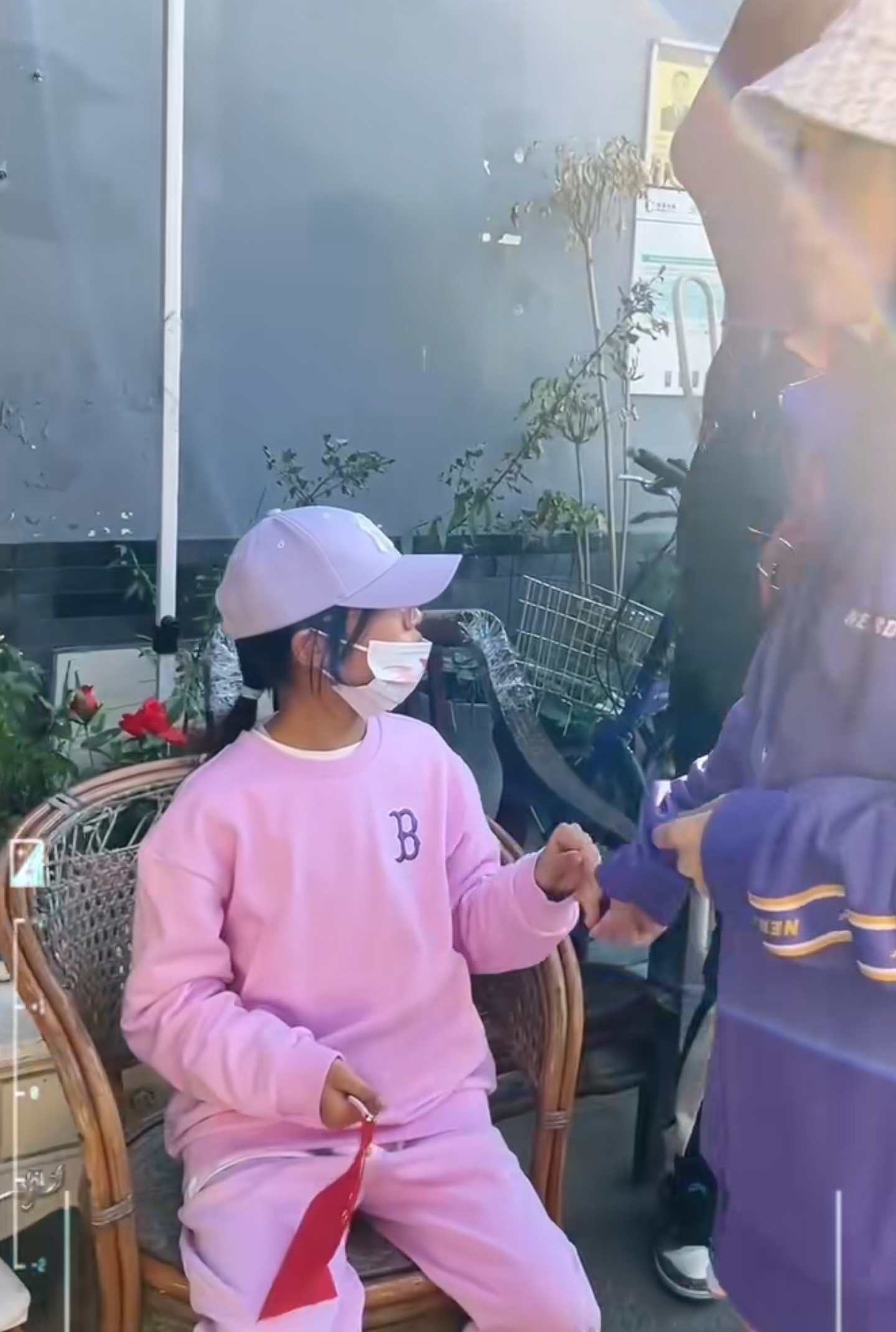 Li Xiaolu accompanied Tianxin to complete her homework and went to ...