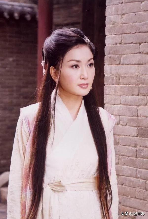 Nine Pan Jinlians, pink face and red cheeks, slender waist and graceful ...